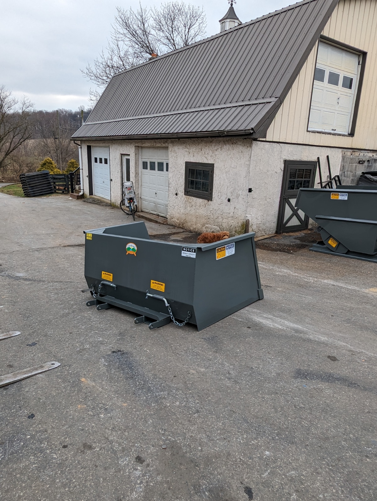 The Ultimate Guide to Forklift Scoops and Scoop Attachments - Creekside ...