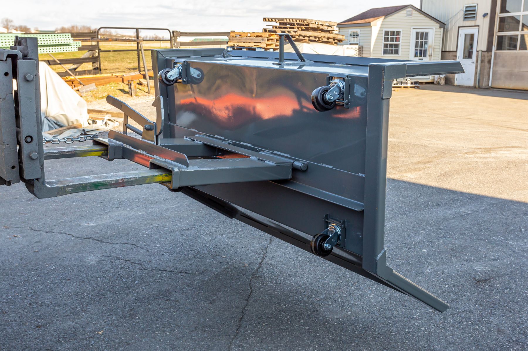 Self-Dumping Hoppers In Stock - Creekside Manufacturing